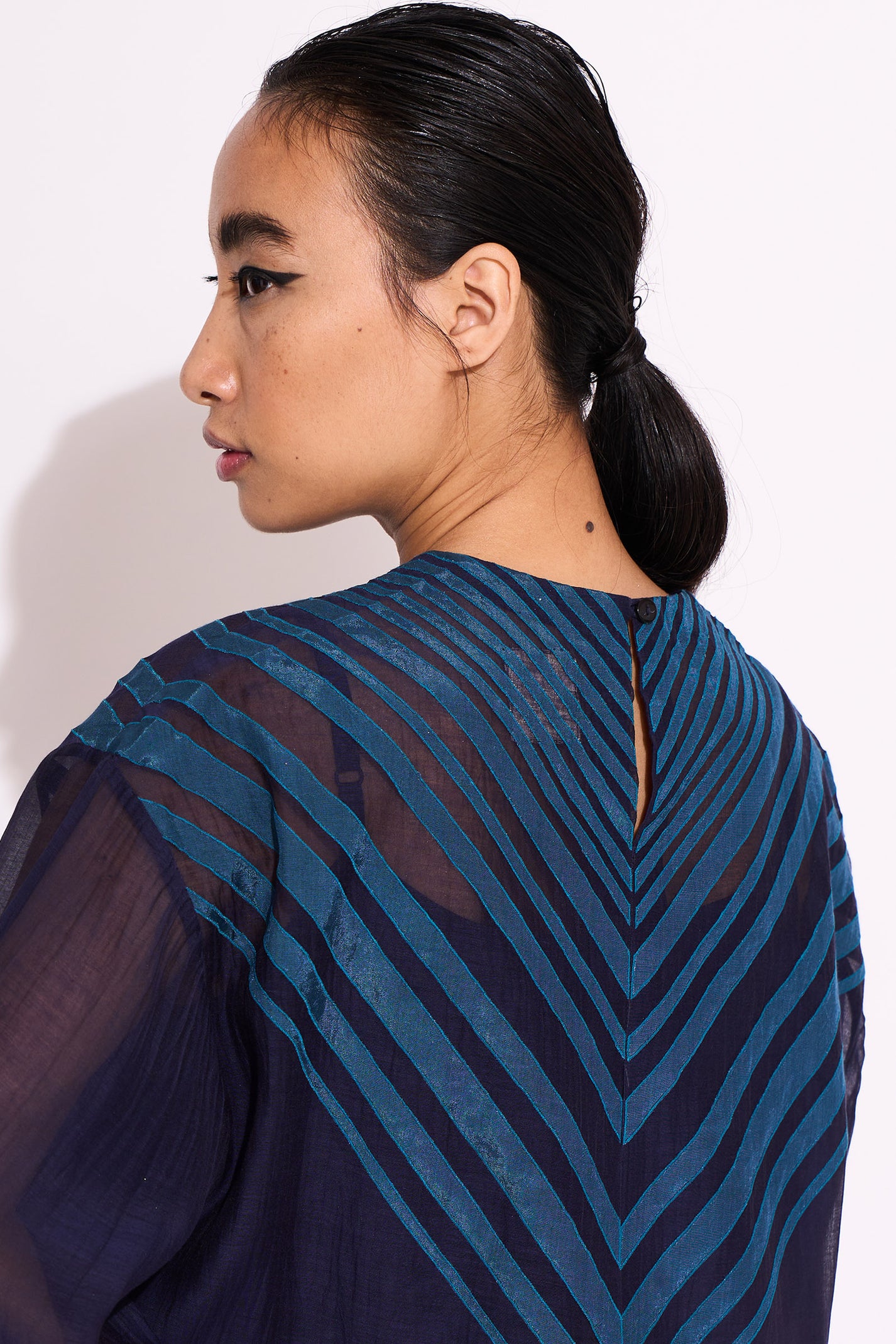 NEEL BACK PLEATED SHIRT – ikaibyraginiahuja.com